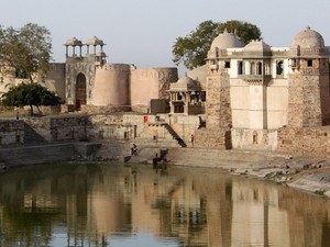 Rani Padmini Palace / Padmini Mahal, Chittorgarh - Timings, History ...