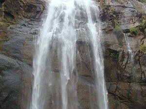 16 Best Waterfalls near Chennai | Waterfalls around Chennai