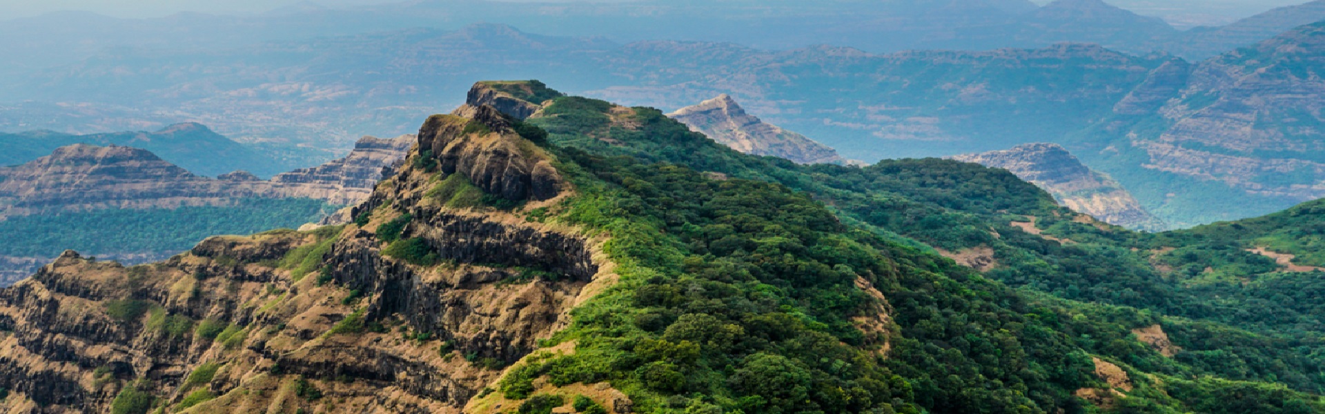 5 Splendid Places to visit while Travelling from Mumbai to ...