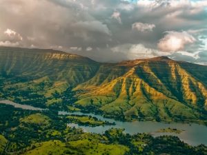 5 Splendid Places to visit while Travelling from Mumbai to ...
