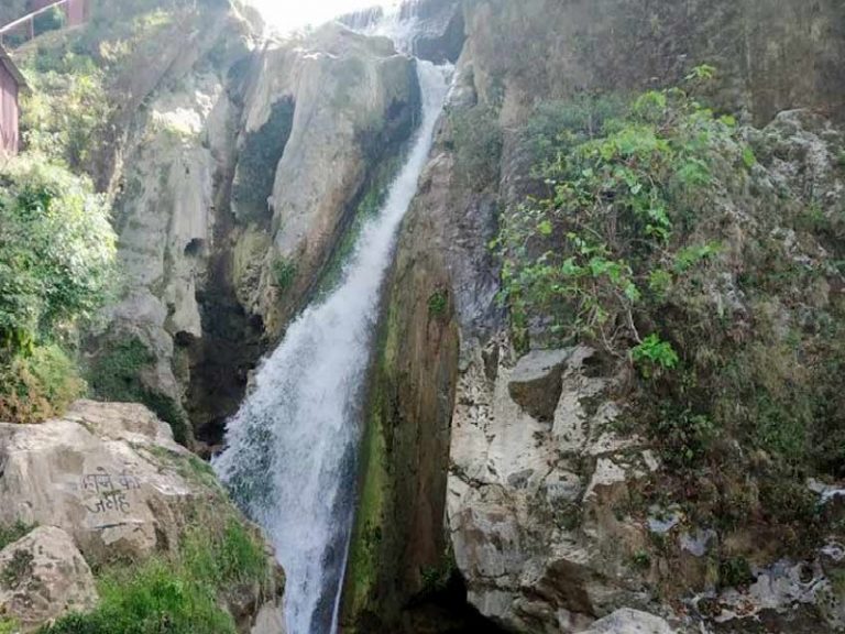 5 Waterfalls in & around Mussoorie other than Kempty Falls | Trawell.in ...