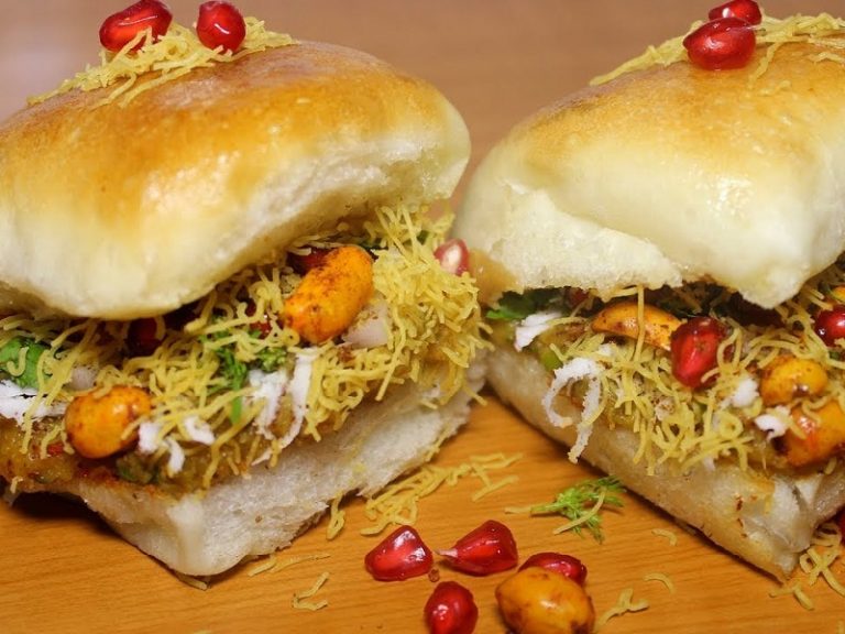 15 Amazing Gujarati Dishes Everyone Must Try | Trawell.in Blog